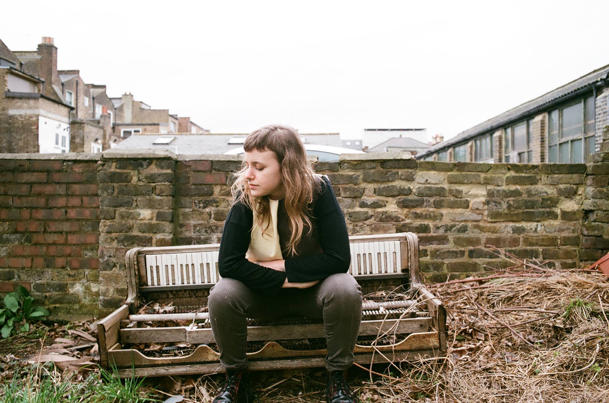 Cat Clyde - "All The Black" - We love that Sound - Music Mag